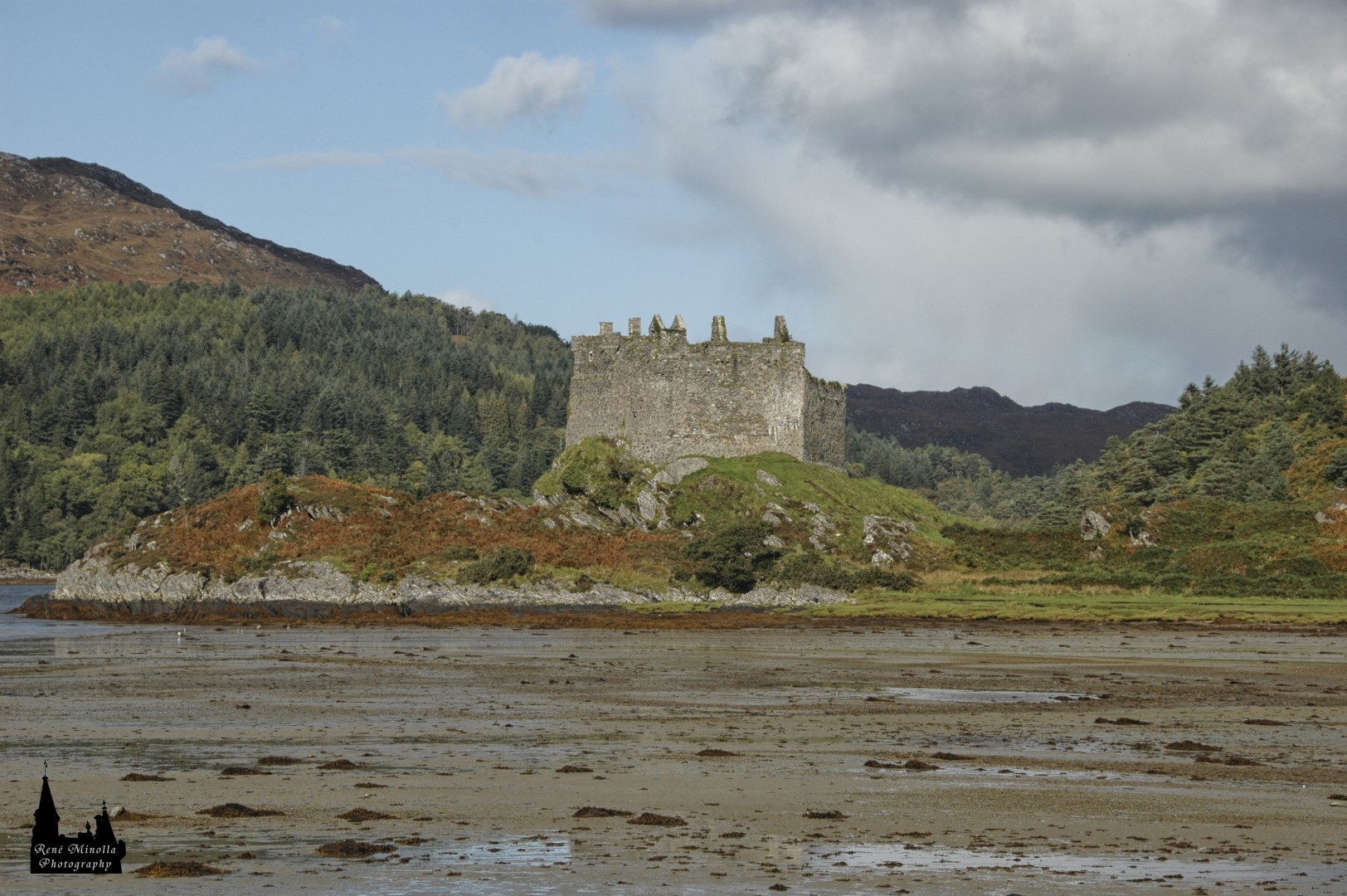Tioram Castle, Loch Moidart, Lochaber, Schottland